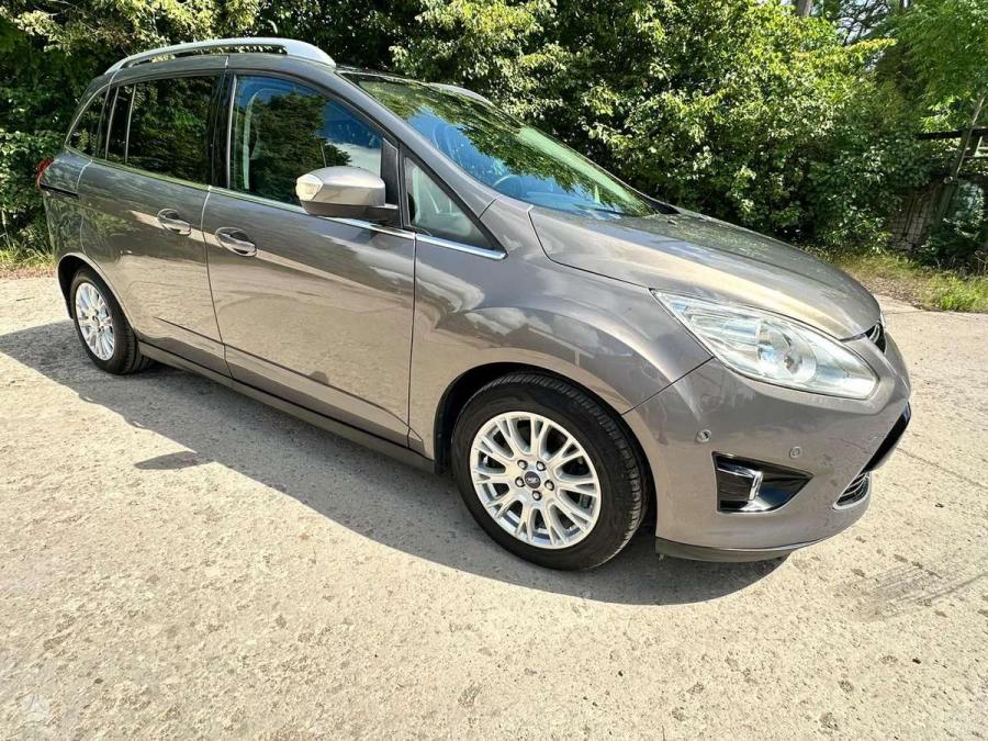 Brown Ford Grand C-MAX 2013 in Siauliai, with an engine capacity of 1.56 L and mileage of 240 thousand km for 4650 €, photo 3 on AUTOMOTO.COM.LV