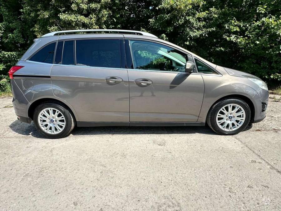 Brown Ford Grand C-MAX 2013 in Siauliai, with an engine capacity of 1.56 L and mileage of 240 thousand km for 4650 €, photo 5 on AUTOMOTO.COM.LV