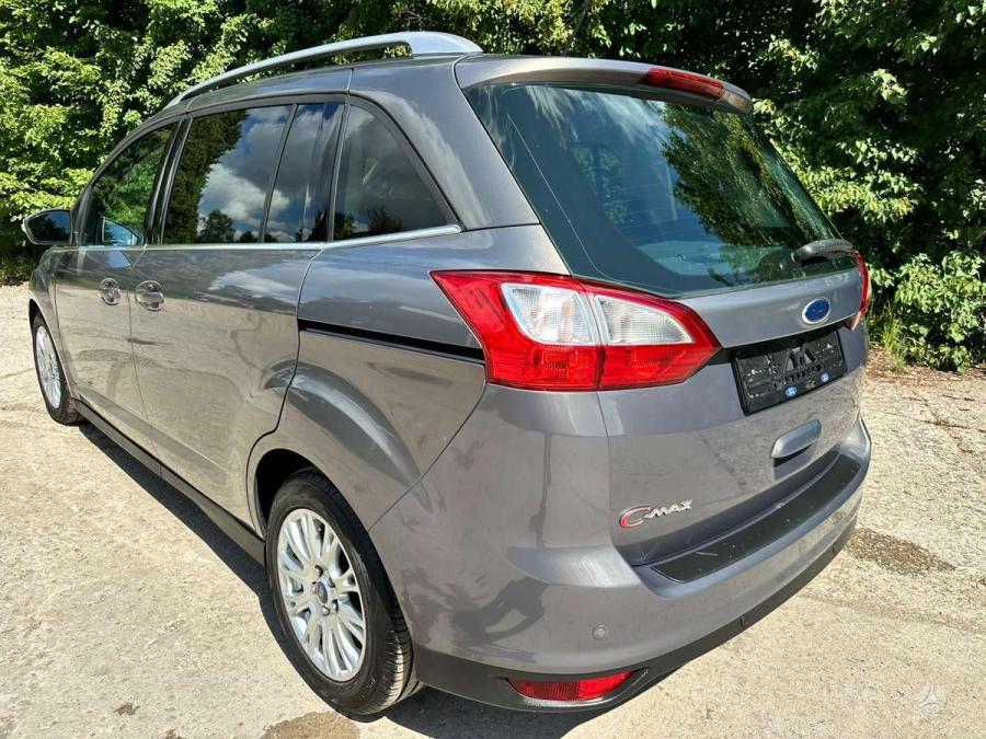 Brown Ford Grand C-MAX 2013 in Siauliai, with an engine capacity of 1.56 L and mileage of 240 thousand km for 4650 €, photo 12 on AUTOMOTO.COM.LV