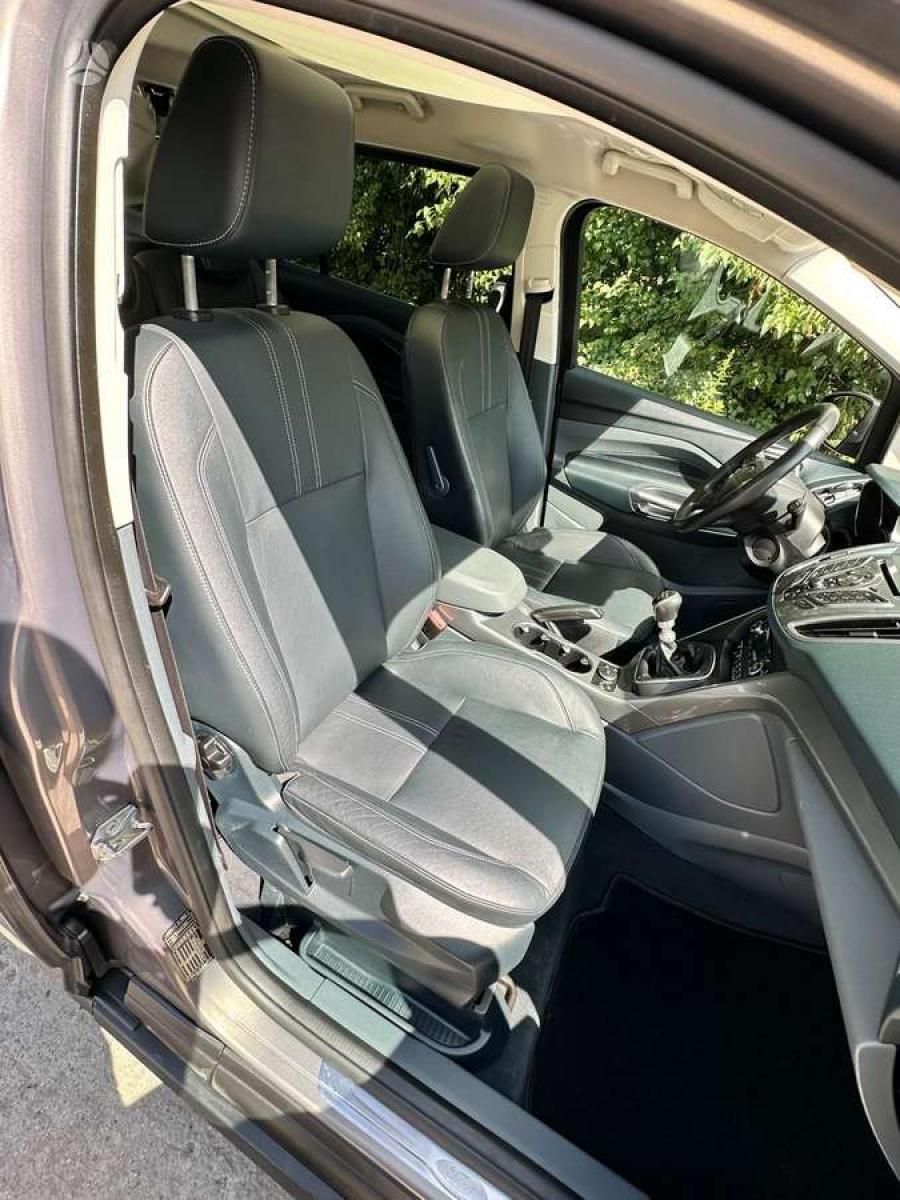 Brown Ford Grand C-MAX 2013 in Siauliai, with an engine capacity of 1.56 L and mileage of 240 thousand km for 4650 €, photo 16 on AUTOMOTO.COM.LV