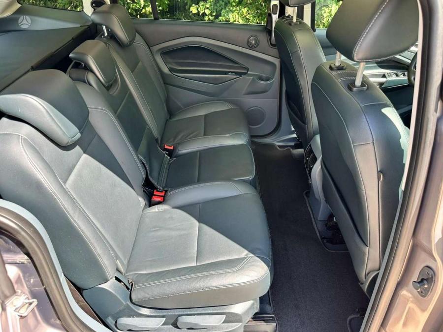 Brown Ford Grand C-MAX 2013 in Siauliai, with an engine capacity of 1.56 L and mileage of 240 thousand km for 4650 €, photo 18 on AUTOMOTO.COM.LV
