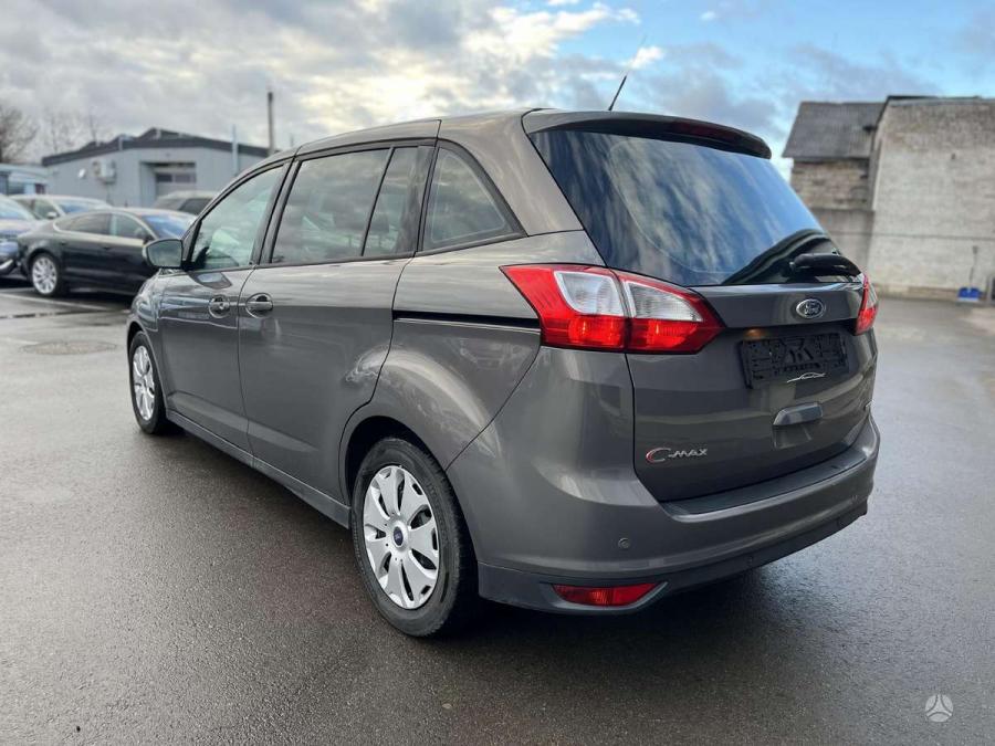 Brown Ford Grand C-MAX 2014 in Siauliai, with an engine capacity of 1.00 L and mileage of 153 thousand km for 3950 €, photo 5 on AUTOMOTO.COM.LV