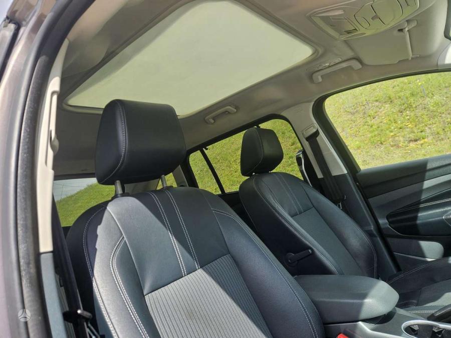 Brown Ford Grand C-MAX 2014 in Vilnius, with an engine capacity of 2.00 L and mileage of 255 thousand km for 4400 €, photo 10 on AUTOMOTO.COM.LV