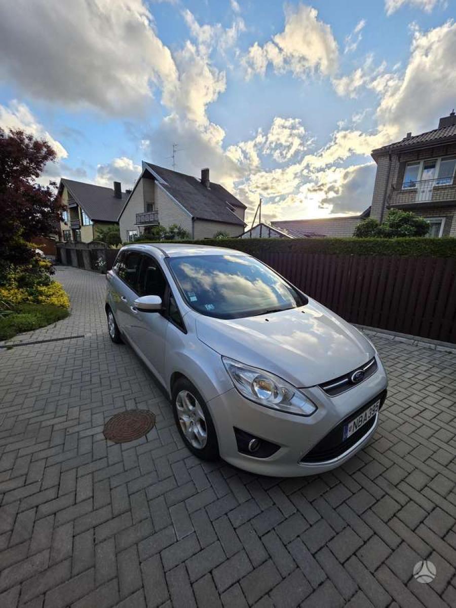 Pelēks Ford Grand C-MAX 2010 Marijampole, ar dzinēja tilpumu 1.56 L un nobraukumu 242 tūkst. km par 3300 €, foto 3 vietnē AUTOMOTO.COM.LV