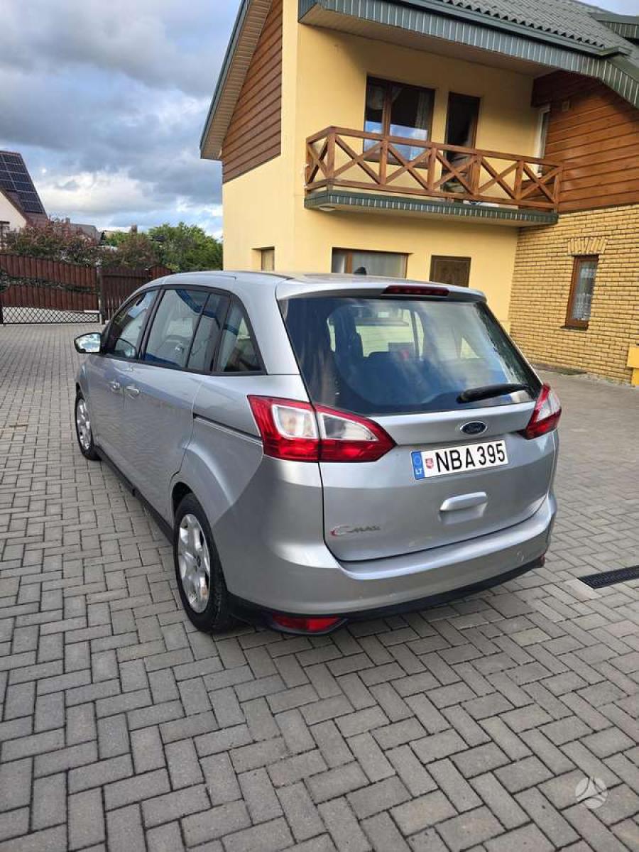 Pelēks Ford Grand C-MAX 2010 Marijampole, ar dzinēja tilpumu 1.56 L un nobraukumu 242 tūkst. km par 3300 €, foto 4 vietnē AUTOMOTO.COM.LV