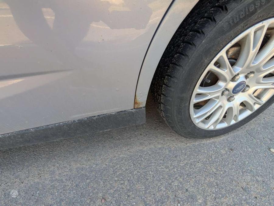 Grey Ford Grand C-MAX 2011 in Kaunas, with an engine capacity of 1.56 L and mileage of 359 thousand km for 2800 €, photo 14 on AUTOMOTO.COM.LV