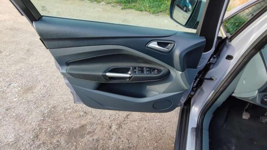 Grey Ford Grand C-MAX 2011 in Prienai, with an engine capacity of 1.56 L and mileage of 270 thousand km for 3790 €, photo 15 on AUTOMOTO.COM.LV