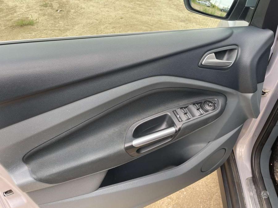 Pelēks Ford Grand C-MAX 2011 Klaipėda, ar dzinēja tilpumu 1.56 L un nobraukumu 312 tūkst. km par 3700 €, foto 18 vietnē AUTOMOTO.COM.LV