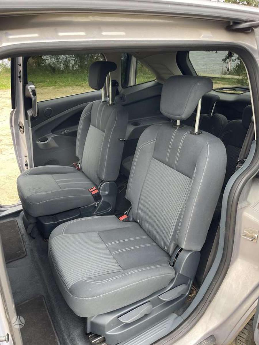 Pelēks Ford Grand C-MAX 2011 Klaipėda, ar dzinēja tilpumu 1.56 L un nobraukumu 312 tūkst. km par 3700 €, foto 23 vietnē AUTOMOTO.COM.LV