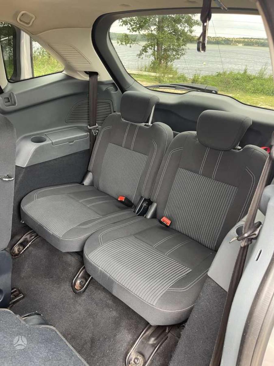 Pelēks Ford Grand C-MAX 2011 Klaipėda, ar dzinēja tilpumu 1.56 L un nobraukumu 312 tūkst. km par 3700 €, foto 24 vietnē AUTOMOTO.COM.LV