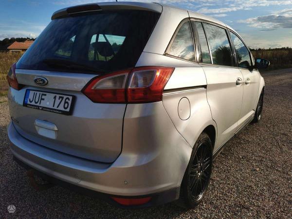 Pelēks Ford Grand C-MAX 2013 Viļņa, ar dzinēja tilpumu 2.00 L un nobraukumu 250 tūkst. km par 3550 €, foto 4 vietnē AUTOMOTO.COM.LV