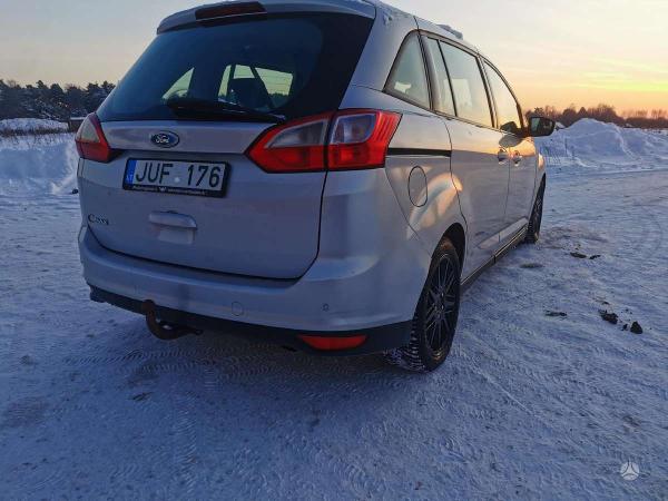 Pelēks Ford Grand C-MAX 2013 Viļņa, ar dzinēja tilpumu 2.00 L un nobraukumu 250 tūkst. km par 3550 €, foto 5 vietnē AUTOMOTO.COM.LV
