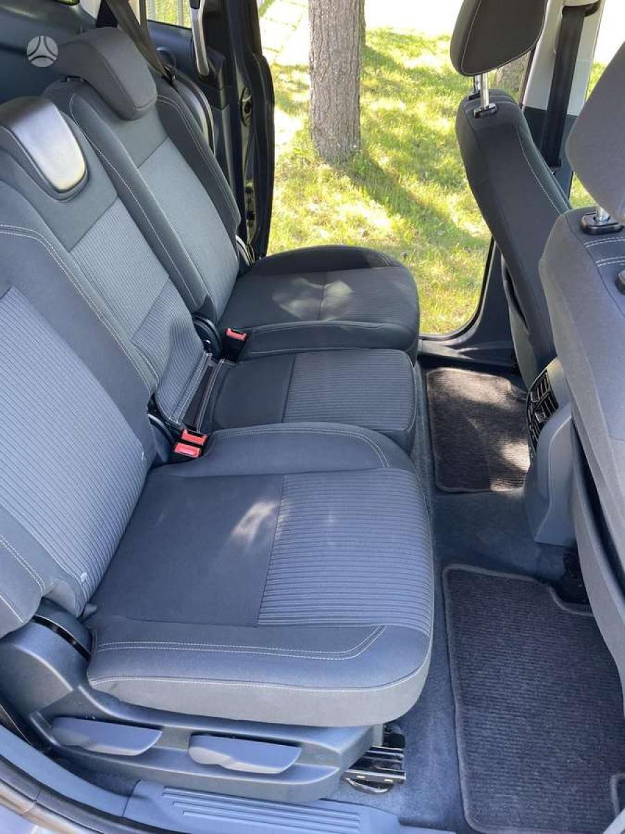 Pelēks Ford Grand C-MAX 2014 Kretinga, ar dzinēja tilpumu 1.60 L un nobraukumu 186 tūkst. km par 4600 €, foto 15 vietnē AUTOMOTO.COM.LV