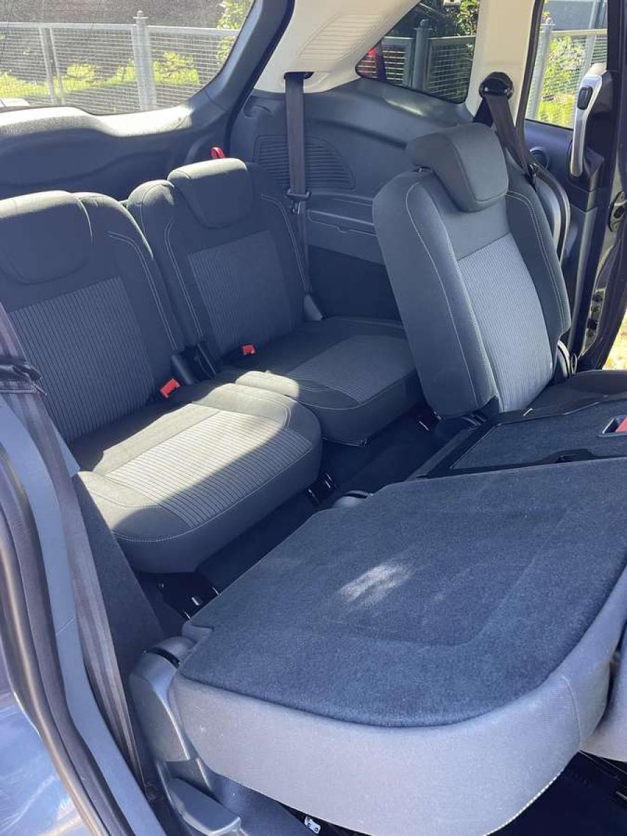 Pelēks Ford Grand C-MAX 2014 Kretinga, ar dzinēja tilpumu 1.60 L un nobraukumu 186 tūkst. km par 4600 €, foto 16 vietnē AUTOMOTO.COM.LV