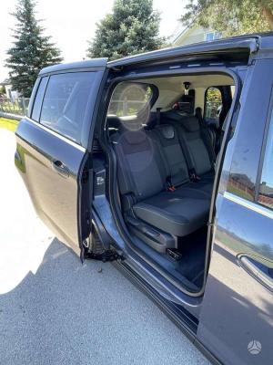 Pelēks Ford Grand C-MAX 2014 Kretinga, ar dzinēja tilpumu 1.60 L un nobraukumu 186 tūkst. km par 4600 €, foto 24 vietnē AUTOMOTO.COM.LV