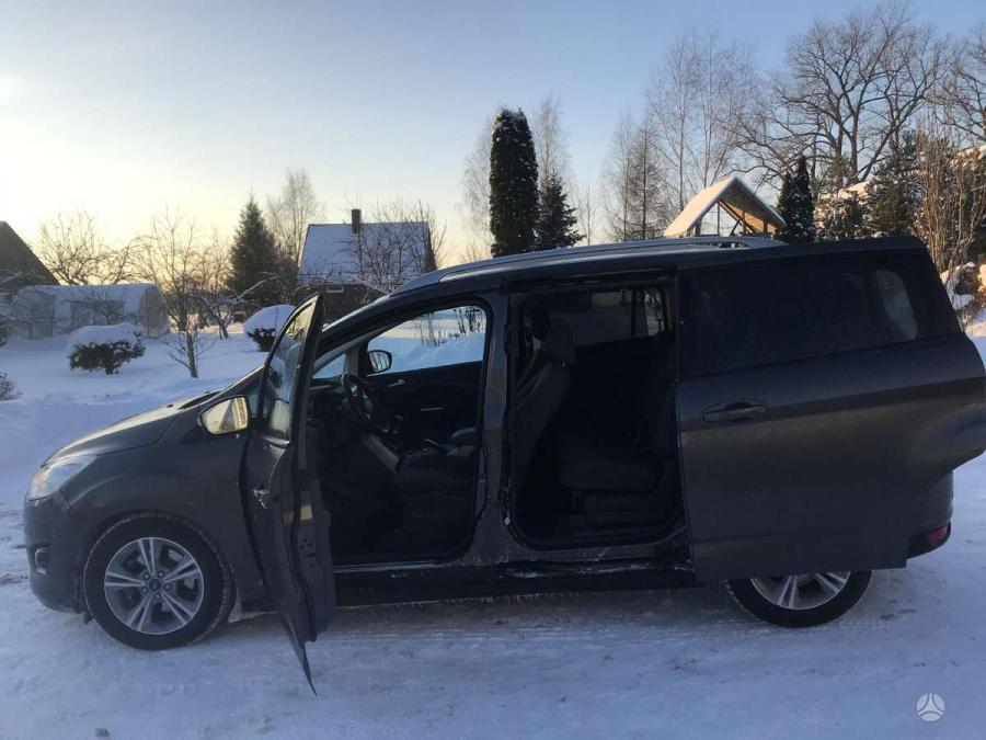 Grey Ford Grand C-MAX 2015 in Ignalina, with an engine capacity of 1.00 L and mileage of 144 thousand km for 3650 €, photo 5 on AUTOMOTO.COM.LV