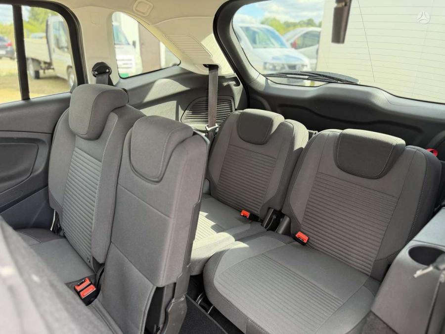Grey Ford Grand C-MAX 2016 in Siauliai, with an engine capacity of 1.50 L and mileage of 236 thousand km for 6900 €, photo 14 on AUTOMOTO.COM.LV