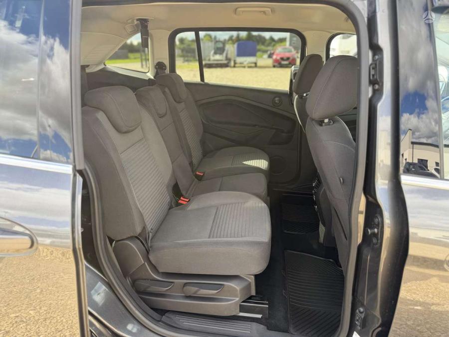 Grey Ford Grand C-MAX 2016 in Siauliai, with an engine capacity of 1.50 L and mileage of 236 thousand km for 6900 €, photo 15 on AUTOMOTO.COM.LV