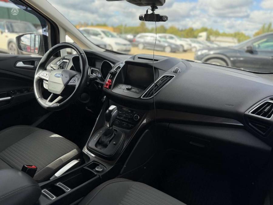 Grey Ford Grand C-MAX 2016 in Siauliai, with an engine capacity of 1.50 L and mileage of 236 thousand km for 6900 €, photo 17 on AUTOMOTO.COM.LV