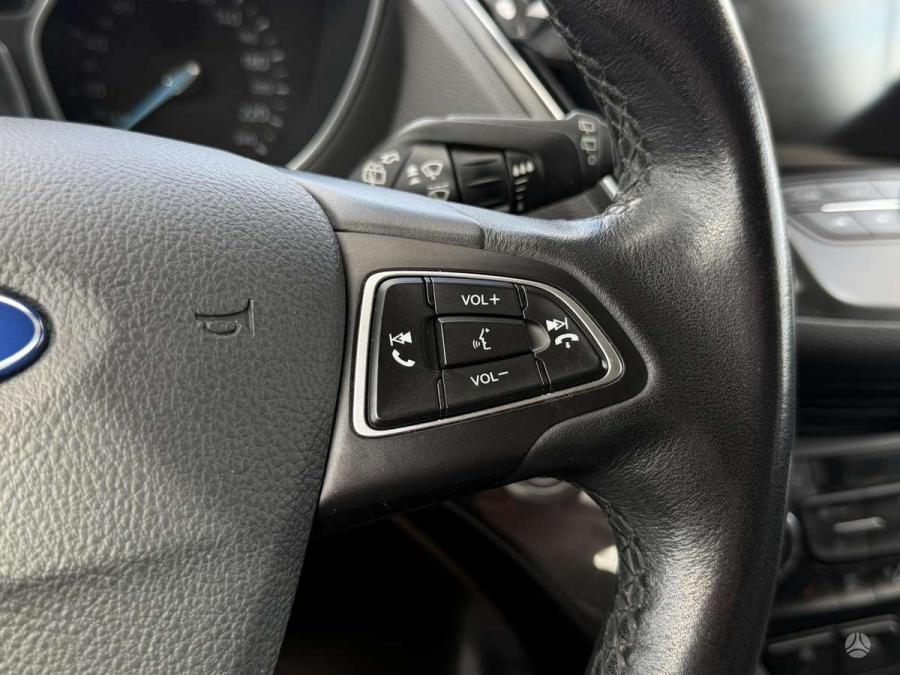 Grey Ford Grand C-MAX 2016 in Siauliai, with an engine capacity of 1.50 L and mileage of 236 thousand km for 6900 €, photo 21 on AUTOMOTO.COM.LV