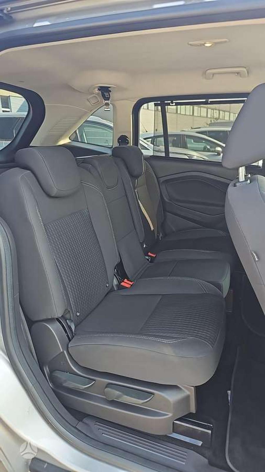 Grey Ford Grand C-MAX 2017 in Kaunas, with an engine capacity of 1.50 L and mileage of 180 thousand km for 5350 €, photo 4 on AUTOMOTO.COM.LV