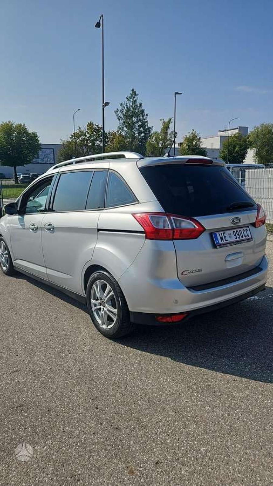 Grey Ford Grand C-MAX 2017 in Kaunas, with an engine capacity of 1.50 L and mileage of 180 thousand km for 5350 €, photo 6 on AUTOMOTO.COM.LV