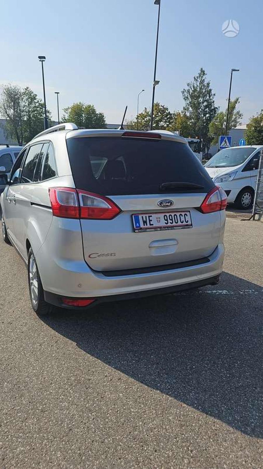 Grey Ford Grand C-MAX 2017 in Kaunas, with an engine capacity of 1.50 L and mileage of 180 thousand km for 5350 €, photo 8 on AUTOMOTO.COM.LV