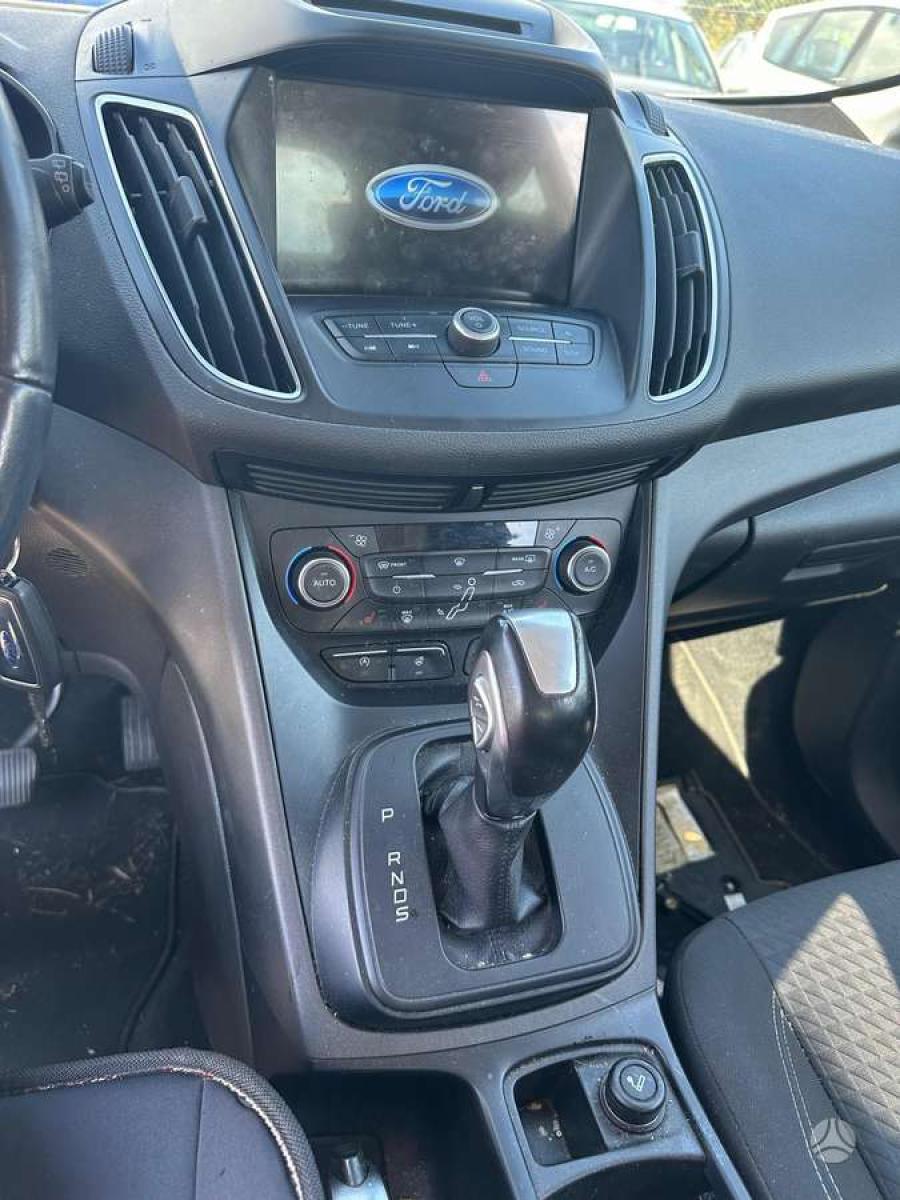Grey Ford Grand C-MAX 2017 in Kaunas, with an engine capacity of 1.50 L and mileage of 180 thousand km for 5350 €, photo 10 on AUTOMOTO.COM.LV