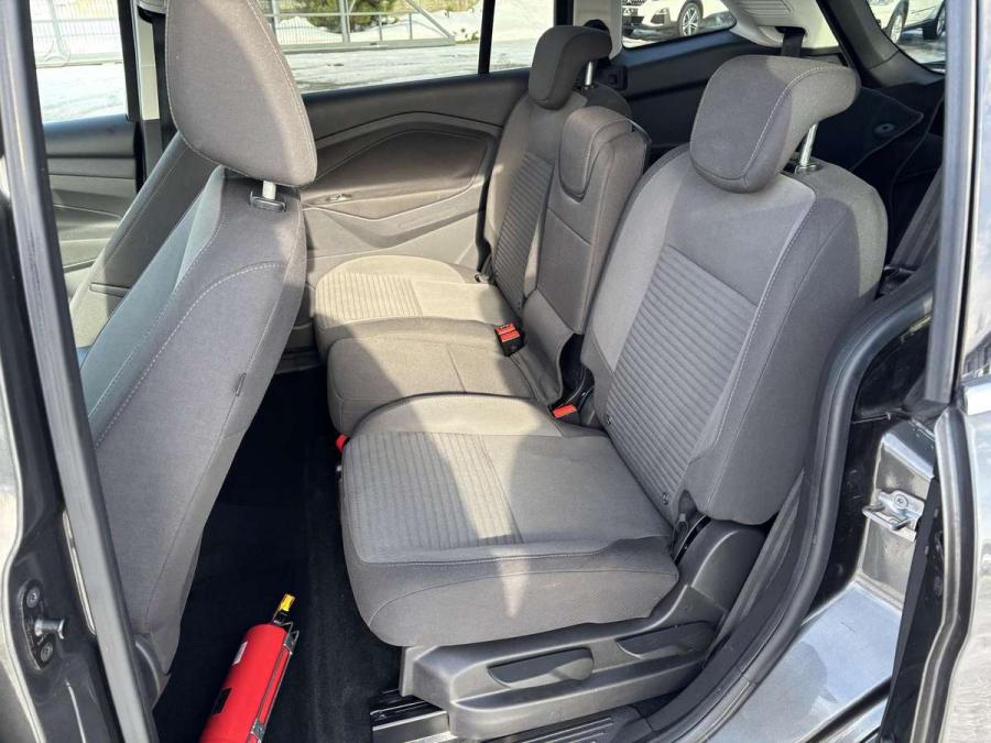 Grey Ford Grand C-MAX 2018 in Taurage, with an engine capacity of 1.00 L and mileage of 149 thousand km for 5900 €, photo 8 on AUTOMOTO.COM.LV