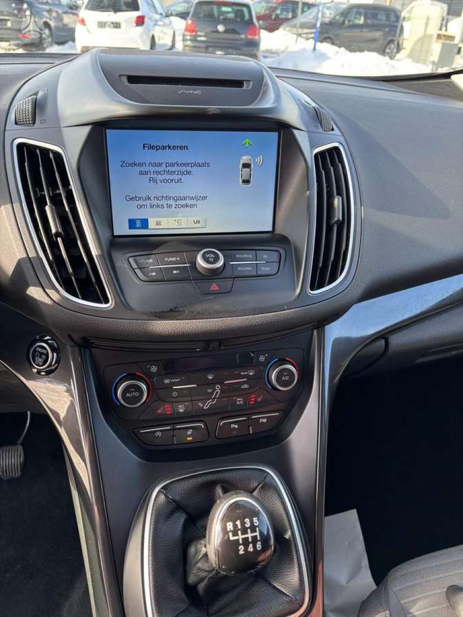 Grey Ford Grand C-MAX 2018 in Taurage, with an engine capacity of 1.00 L and mileage of 149 thousand km for 5900 €, photo 11 on AUTOMOTO.COM.LV