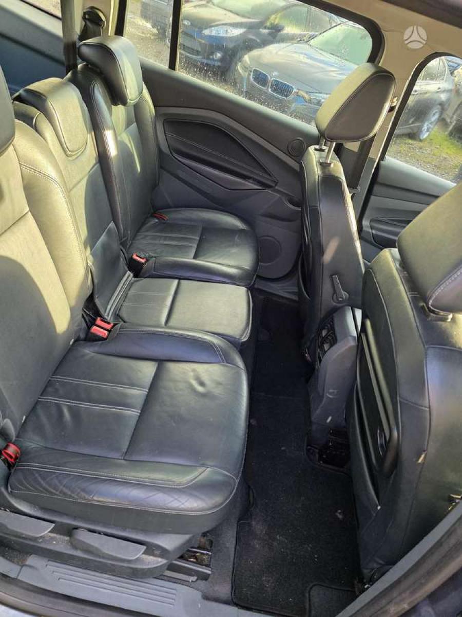 Grey Ford Grand C-MAX 2011 in Ukmerge, with an engine capacity of 1.56 L and mileage of 238 thousand km for 2850 €, photo 11 on AUTOMOTO.COM.LV
