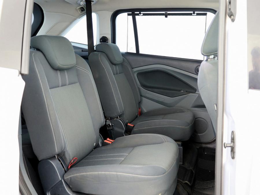 Pelēks Ford Grand C-MAX 2011 Tallina, ar dzinēja tilpumu 1.60 L un nobraukumu 329 tūkst. km par 1899 €, foto 8 vietnē AUTOMOTO.COM.LV