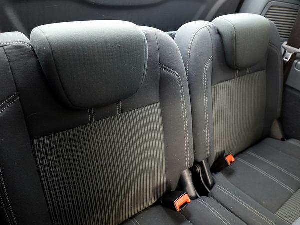 Pelēks Ford Grand C-MAX 2011 Tallina, ar dzinēja tilpumu 1.60 L un nobraukumu 329 tūkst. km par 1899 €, foto 8 vietnē AUTOMOTO.COM.LV