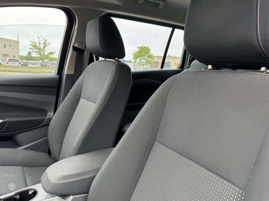 Grey Ford Grand C-MAX 2012 in Kretinga, with an engine capacity of 1.56 L and mileage of 325 thousand km for 2995 €, photo 16 on AUTOMOTO.COM.LV