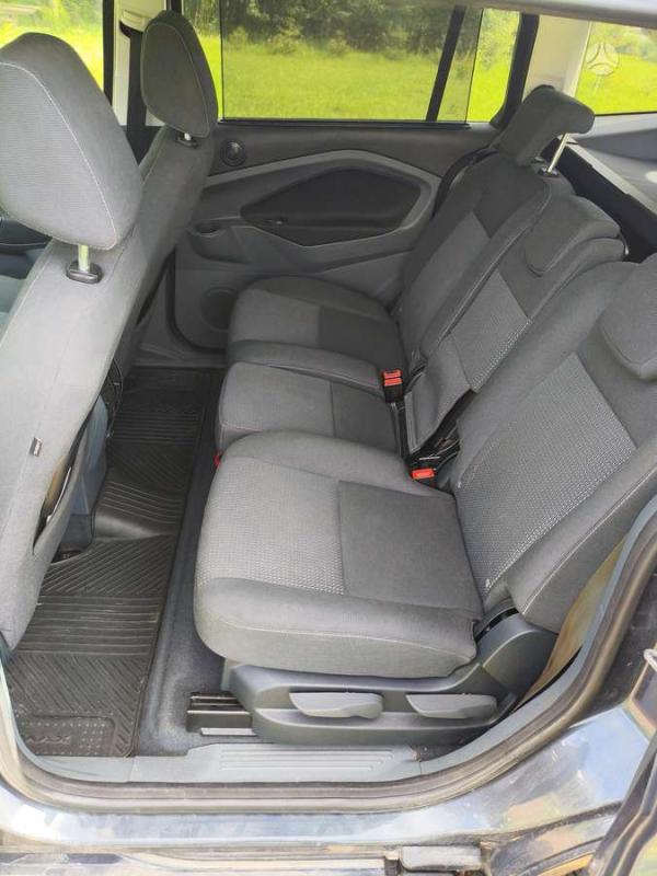 Pelēks Ford Grand C-MAX 2014 Kaišiadorys, ar dzinēja tilpumu 1.00 L un nobraukumu 167 tūkst. km par 4200 €, foto 7 vietnē AUTOMOTO.COM.LV