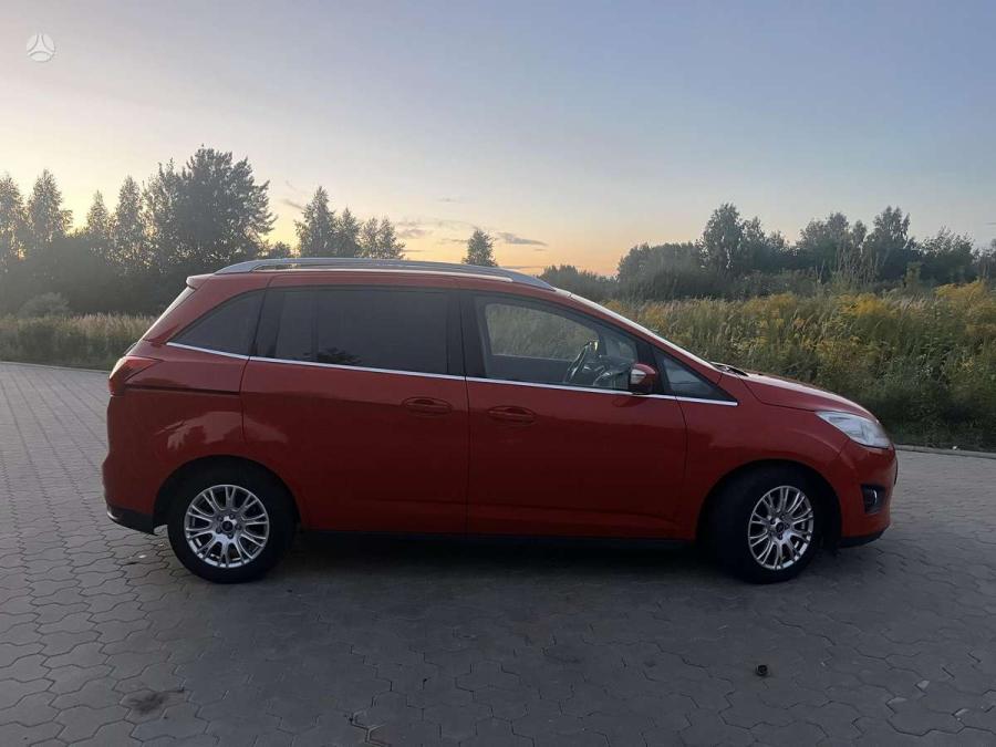 Red Ford Grand C-MAX 2013 in Vilnius, with an engine capacity of 2.00 L and mileage of 205 thousand km for 4999 €, photo 6 on AUTOMOTO.COM.LV