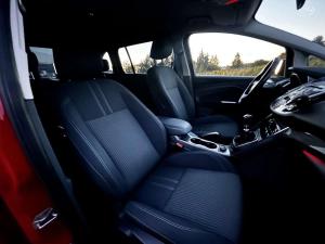 Red Ford Grand C-MAX 2013 in Vilnius, with an engine capacity of 2.00 L and mileage of 205 thousand km for 4999 €, photo 15 on AUTOMOTO.COM.LV