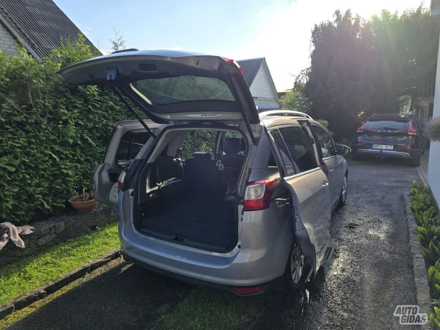 Ford Grand C-MAX 2010 in Vilnius, with an engine capacity of 1.60 L and mileage of 254 thousand km for 4499 €, photo 12 on AUTOMOTO.COM.LV