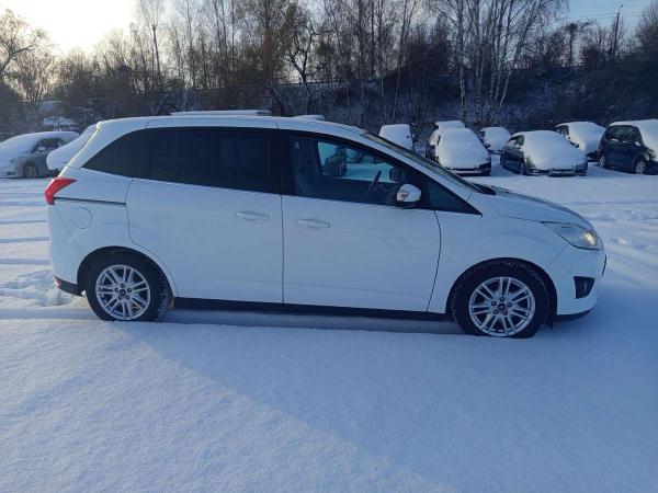 White Ford Grand C-MAX 2014 in Marijampole, with an engine capacity of 2.00 L and mileage of 193 thousand km for 5800 €, photo 5 on AUTOMOTO.COM.LV