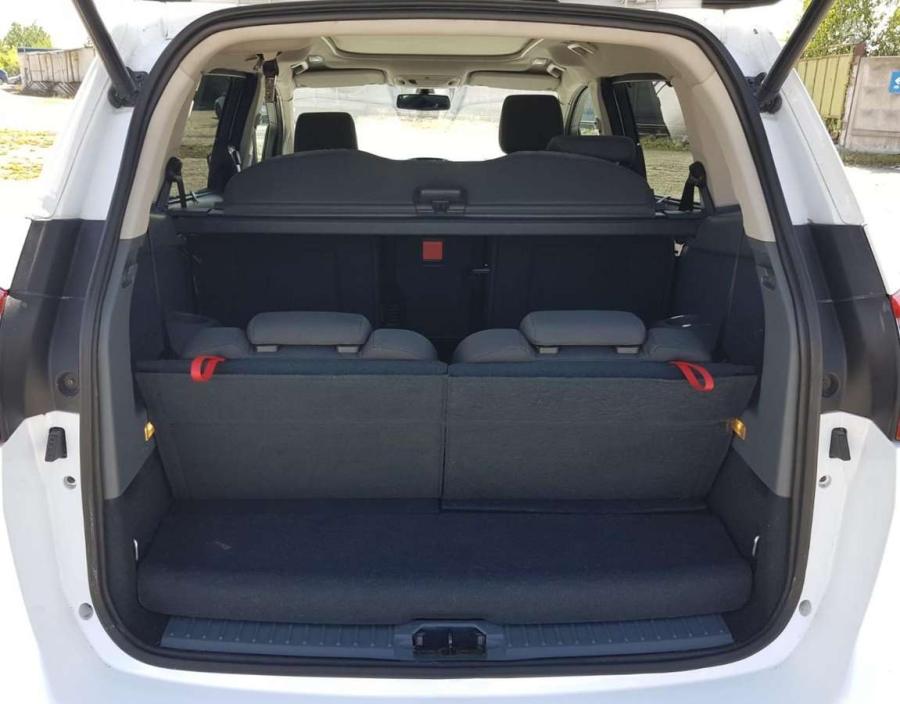 Balts Ford Grand C-MAX 2011 Šauļi, ar dzinēja tilpumu 1.56 L un nobraukumu 227 tūkst. km par 3950 €, foto 12 vietnē AUTOMOTO.COM.LV