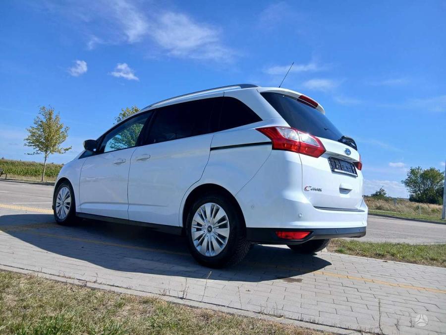 White Ford Grand C-MAX 2015 in Marijampole, with an engine capacity of 1.00 L and mileage of 129 thousand km for 5450 €, photo 3 on AUTOMOTO.COM.LV