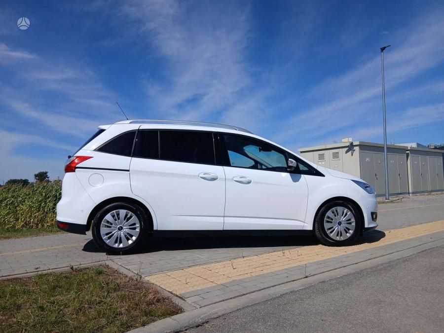 White Ford Grand C-MAX 2015 in Marijampole, with an engine capacity of 1.00 L and mileage of 129 thousand km for 5450 €, photo 4 on AUTOMOTO.COM.LV