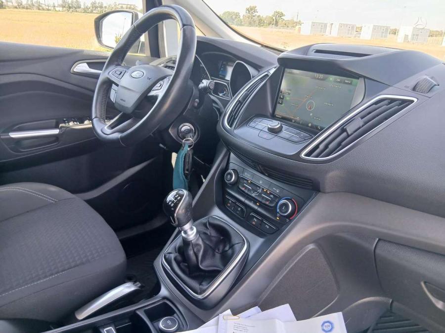 White Ford Grand C-MAX 2015 in Marijampole, with an engine capacity of 1.00 L and mileage of 129 thousand km for 5450 €, photo 28 on AUTOMOTO.COM.LV