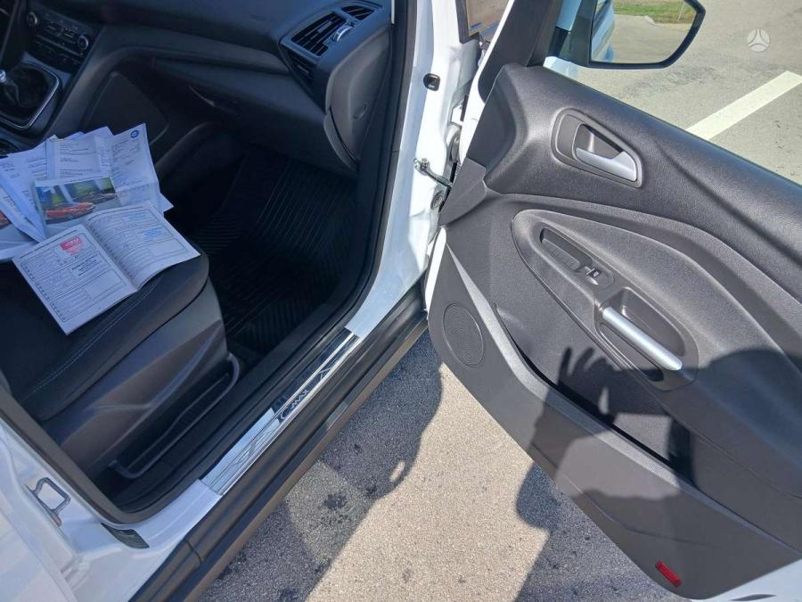 White Ford Grand C-MAX 2015 in Marijampole, with an engine capacity of 1.00 L and mileage of 129 thousand km for 5450 €, photo 38 on AUTOMOTO.COM.LV