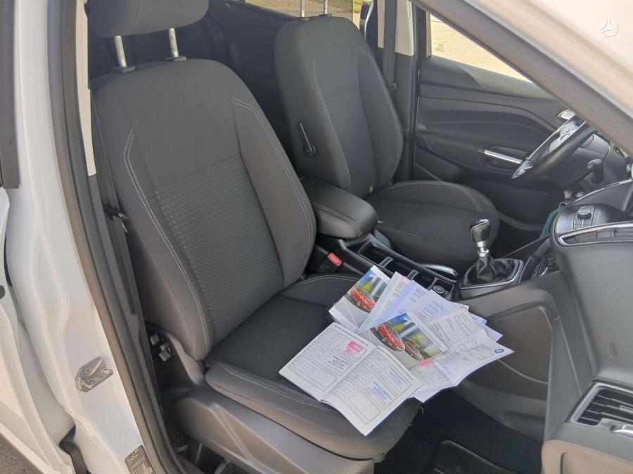 White Ford Grand C-MAX 2015 in Marijampole, with an engine capacity of 1.00 L and mileage of 129 thousand km for 5450 €, photo 39 on AUTOMOTO.COM.LV