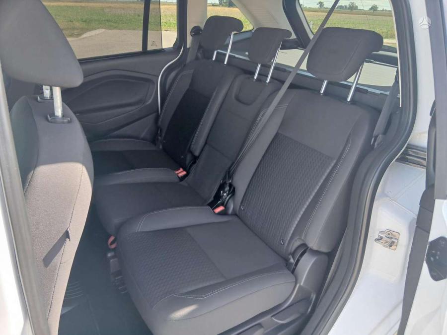 White Ford Grand C-MAX 2015 in Marijampole, with an engine capacity of 1.00 L and mileage of 129 thousand km for 5450 €, photo 40 on AUTOMOTO.COM.LV