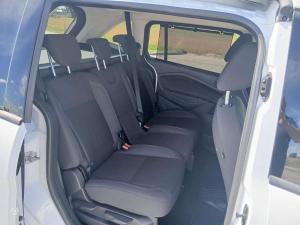 White Ford Grand C-MAX 2015 in Marijampole, with an engine capacity of 1.00 L and mileage of 129 thousand km for 5450 €, photo 41 on AUTOMOTO.COM.LV