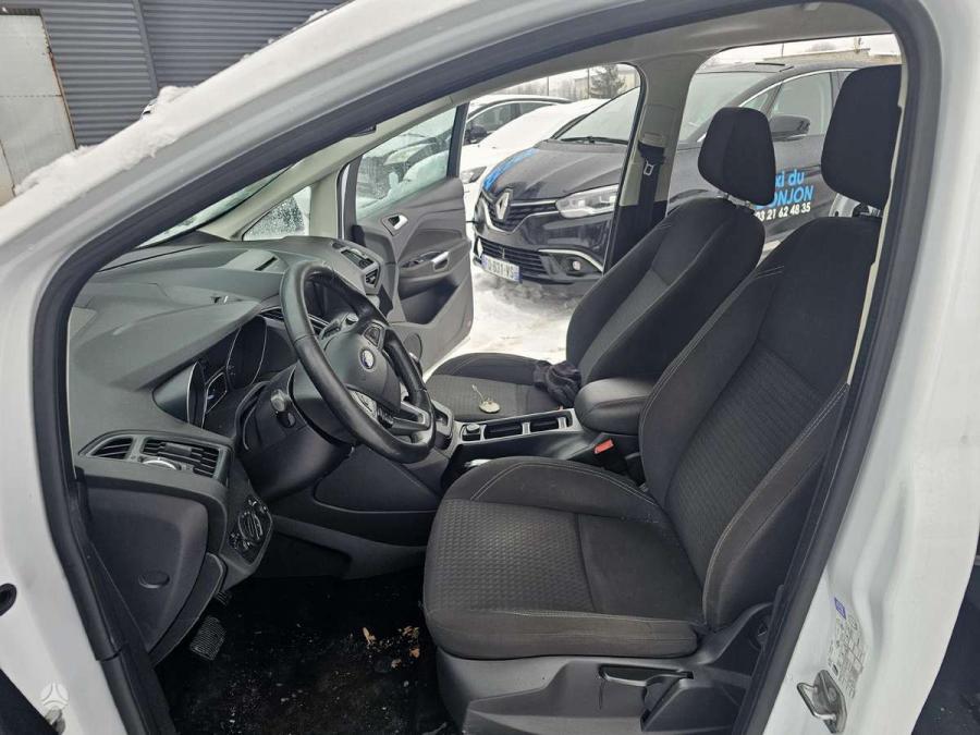White Ford Grand C-MAX 2016 in Taurage, with an engine capacity of 2.00 L and mileage of 190 thousand km for 5900 €, photo 10 on AUTOMOTO.COM.LV