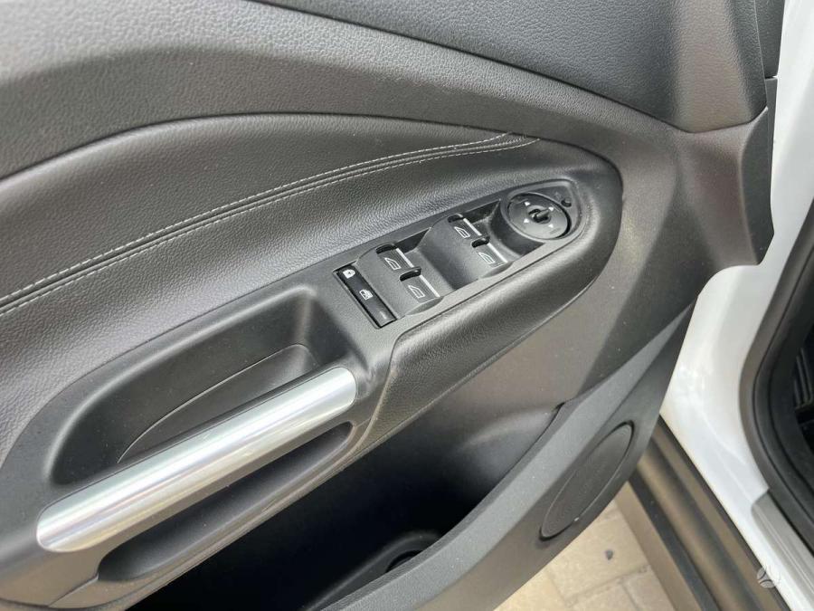 Balts Ford Grand C-MAX 2016 Tauragė, ar dzinēja tilpumu 1.00 L un nobraukumu 92 tūkst. km par 5900 €, foto 13 vietnē AUTOMOTO.COM.LV