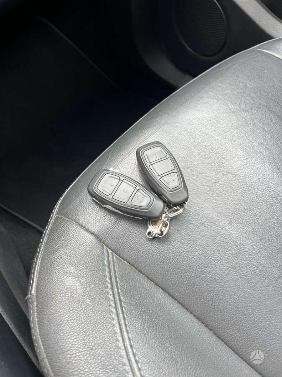 Balts Ford Grand C-MAX 2016 Tauragė, ar dzinēja tilpumu 1.00 L un nobraukumu 92 tūkst. km par 5900 €, foto 27 vietnē AUTOMOTO.COM.LV